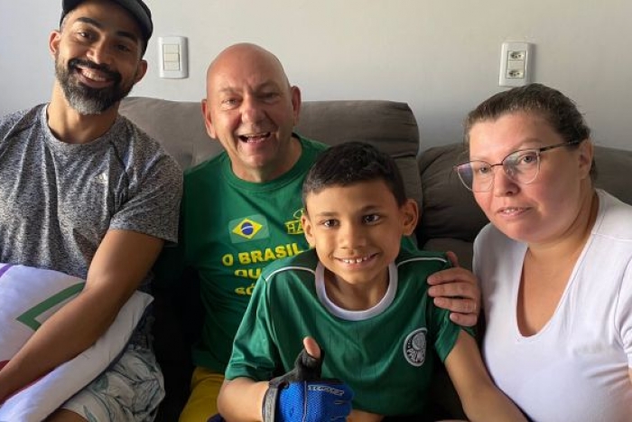 Garoto de 10 anos com pernas atrofiadas, é exemplo de superação ...