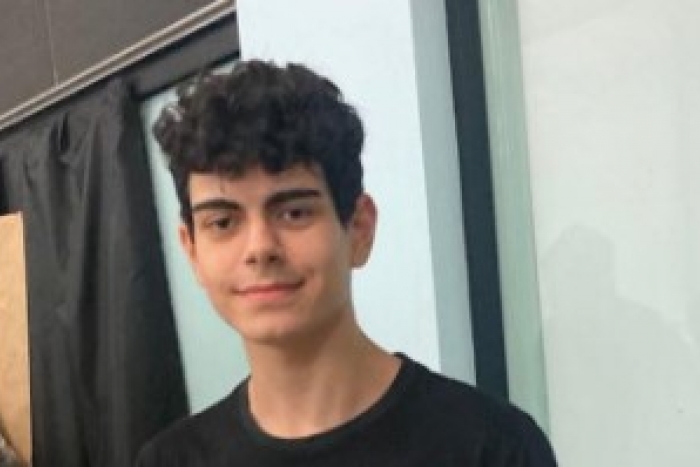 Adolescente de apenas 15 anos com tumor raro precisa de R$ 80 mil para ...